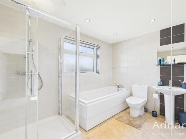 3 bedroom link detached house for sale in Hollycroft, CM2
