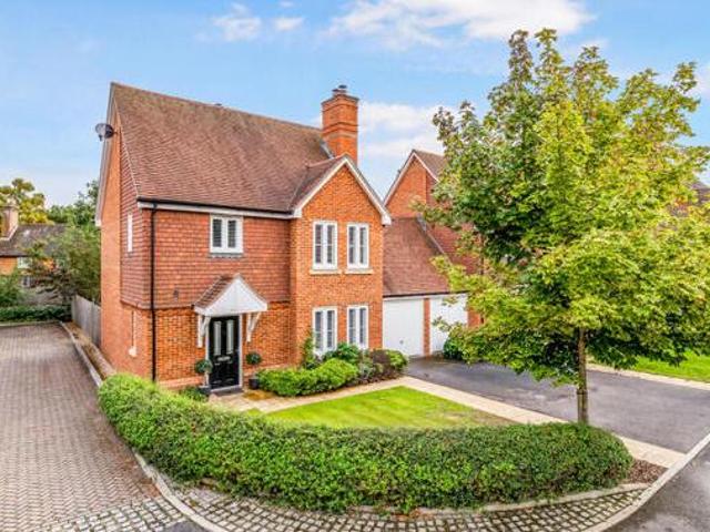 3 Bedroom Link Detached House For Sale In Horley