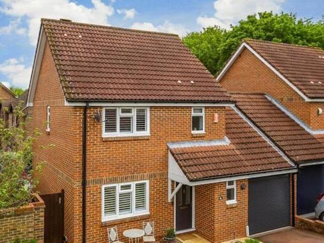 3 Bedroom Link Detached House For Sale In Horsham