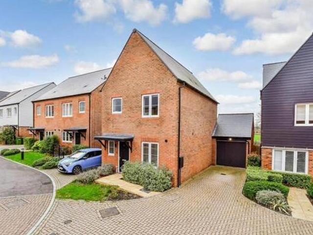 3 Bedroom Link Detached House For Sale In Horsham