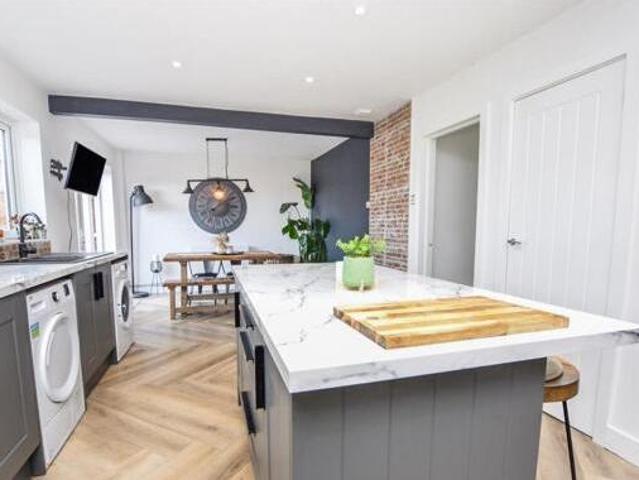 3 Bedroom Link Detached House For Sale In Hundon