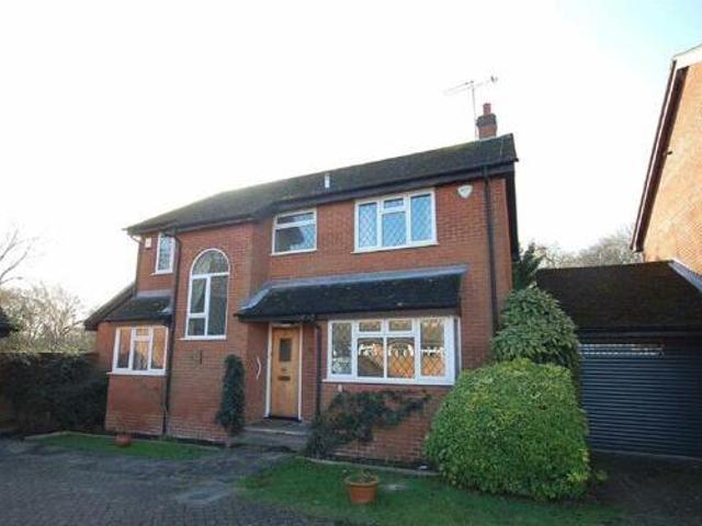3 Bedroom Link Detached House For Sale In Ickenham