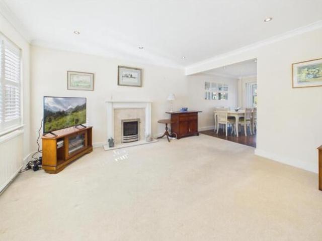 3 bedroom link detached house for sale in Kernham Drive, Tilehurst, Reading, RG31