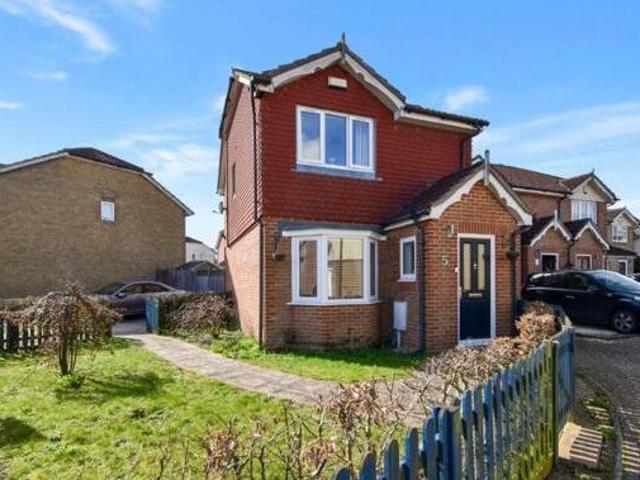 3 Bedroom Link Detached House For Sale In Kingsnorth