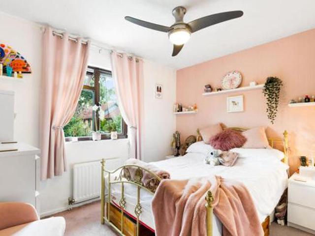 3 Bedroom Link Detached House For Sale In Langshott