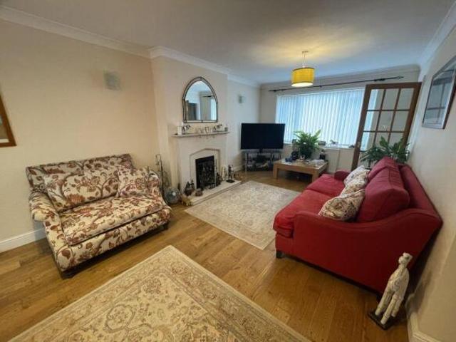3 bedroom link detached house for sale in Lea Gardens: Peterborough, PE3