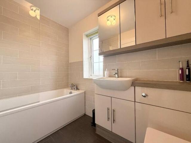 3 bedroom link detached house for sale in Linbridge Way, Wigmore, Luton, Bedfordshire, LU2 9TU, LU2