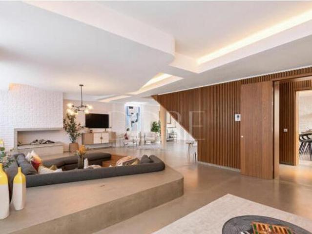 3 Bedroom Link Detached House For Sale In London