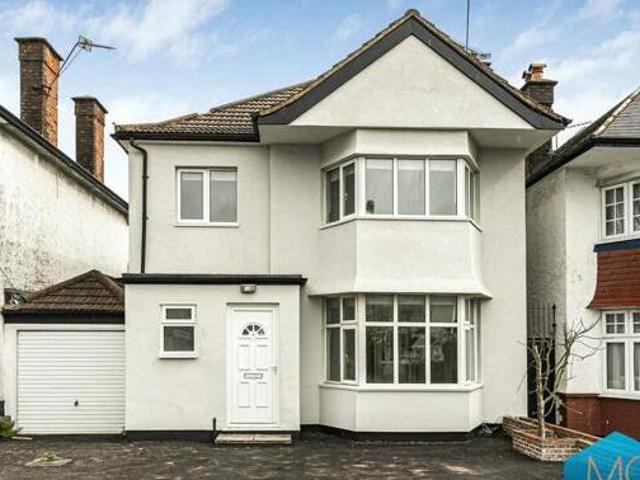 3 Bedroom Link Detached House For Sale In London