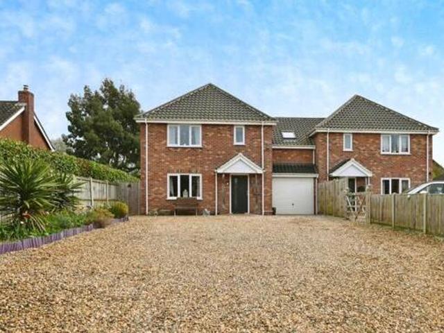 3 Bedroom Link Detached House For Sale In Long Stratton