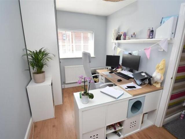 3 bedroom link detached house for sale in Lorimer Close, Luton, Bedfordshire, LU2