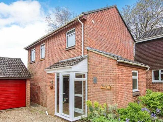 3 Bedroom Link Detached House For Sale In Lymington, Hampshire