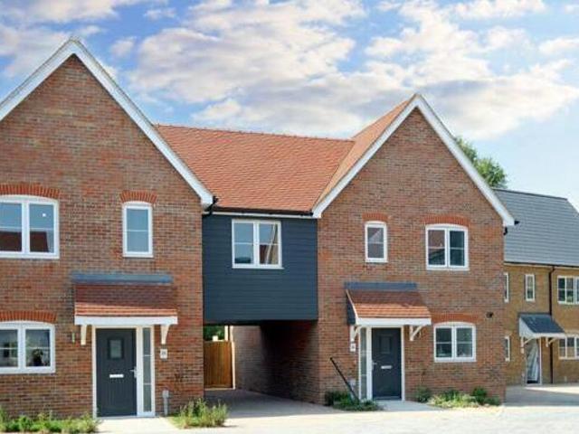 3 Bedroom Link Detached House For Sale In Main Road, Bicknacre