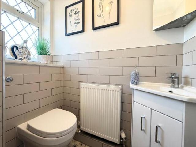 3 bedroom link detached house for sale in Malthouse Green, Luton, LU2