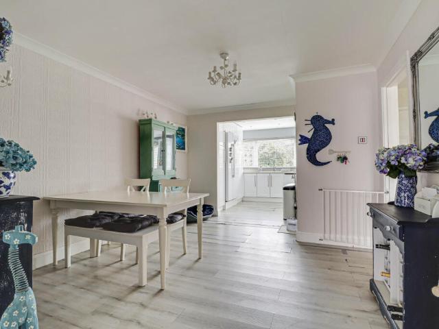 3 bedroom link detached house for sale in Meadowcroft, St. Albans, Hertfordshire, AL1