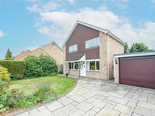 3 bedroom link detached house for sale in Mickle Hill Little Sandhurst GU47