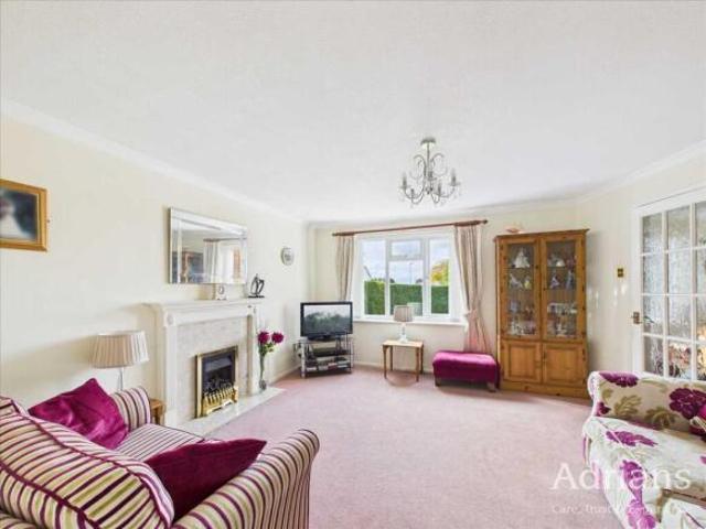 3 bedroom link detached house for sale in Paddock Drive, CM1
