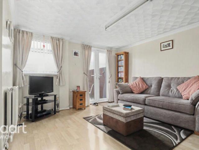 3 bedroom link detached house for sale in Radcliffe Drive, Ipswich, IP2