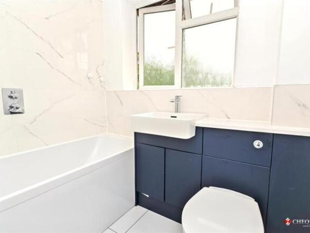 3 bedroom link detached house for sale in Renown Way, Chineham, Basingstoke, RG24