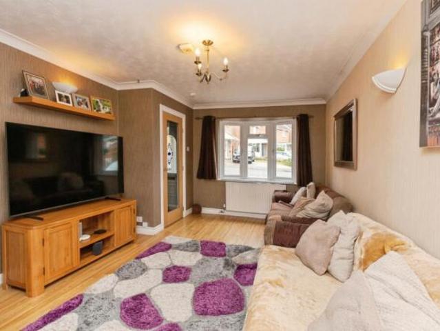 3 bedroom link detached house for sale in Reynolds Close, Basingstoke, Hampshire, RG21