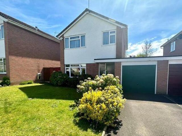 3 Bedroom Link Detached House For Sale In Ringwood, Hampshire
