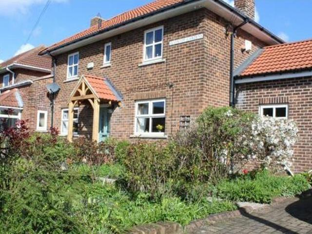 3 Bedroom Link Detached House For Sale In Ryton, Tyne And Wear