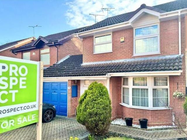 3 Bedroom Link Detached House For Sale In Sandhurst, Berkshire