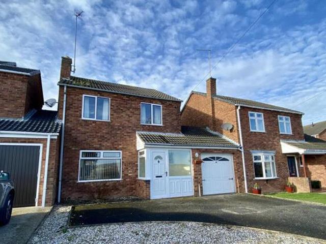 3 Bedroom Link Detached House For Sale In Swadlincote
