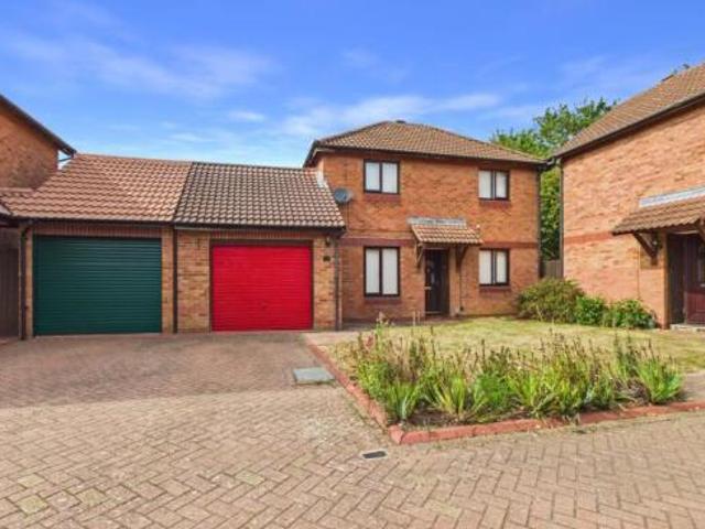 3 bedroom link detached house for sale in Swallowfield, Werrington, Peterborough, PE4