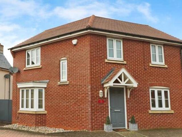 3 Bedroom Link Detached House For Sale In St. Neots