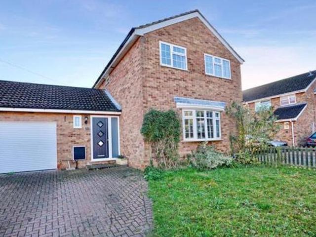 3 Bedroom Link Detached House For Sale In St. Neots, Cambridgeshire
