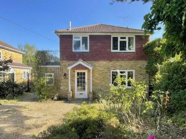 3 Bedroom Link Detached House For Sale In Surrey