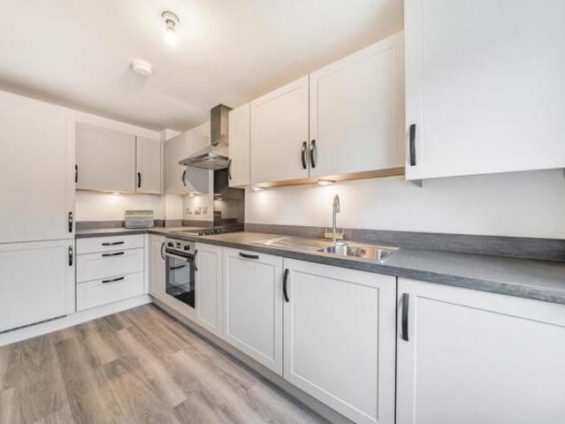 3 bedroom link detached house for rent in 3 bedroom Link Detached House in Uxbridge Crescent, Trentham, ST4