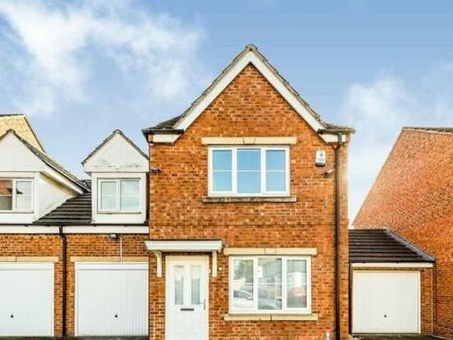 3 bedroom link detached house for rent in Whinmoor Way Leeds West Yorkshire LS14