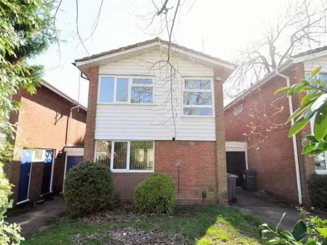 3 bedroom link detached house for rent in Chancellor Close, Bi.