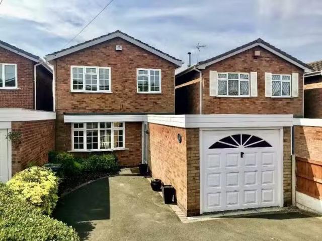 3 bedroom link detached house for rent in County Park Avenue.