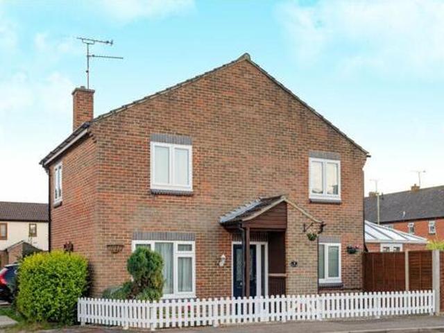 3 Bedroom Link Detached House For Rent In Farnborough, Hampshire