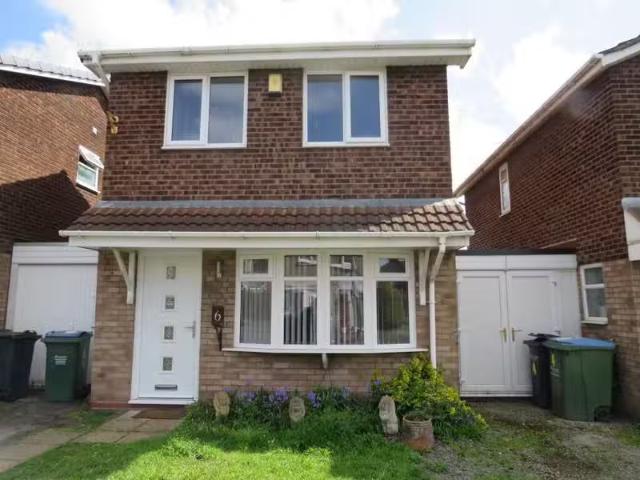 3 bedroom link detached house for rent in Gladstone Drive, B69