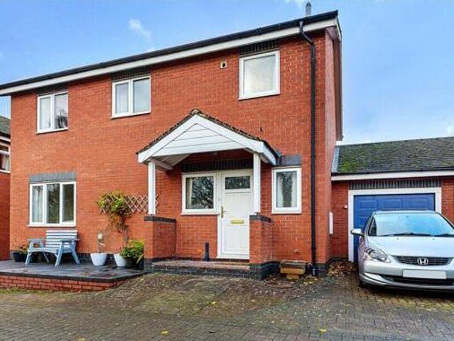 3 Bedroom Link Detached House For Rent In Kington