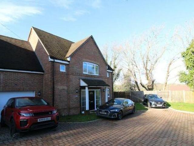 3 Bedroom Link Detached House For Rent In Knowle