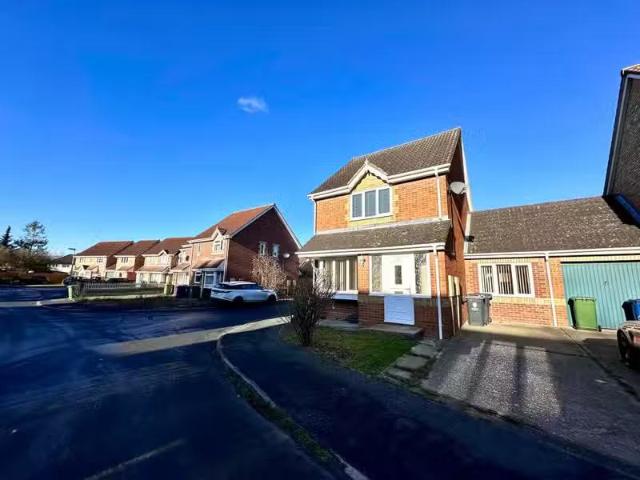 3 bedroom link detached house for rent in Lucerne Close, Cambr.