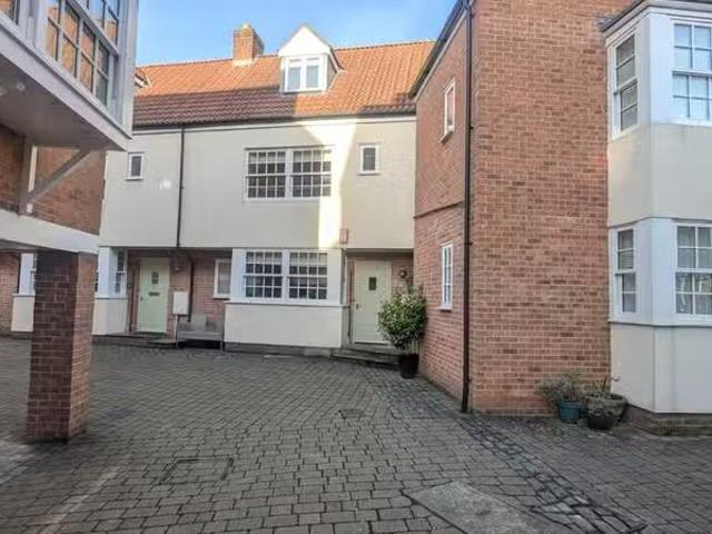 3 bedroom link detached house for rent in Mill Street, Wells.