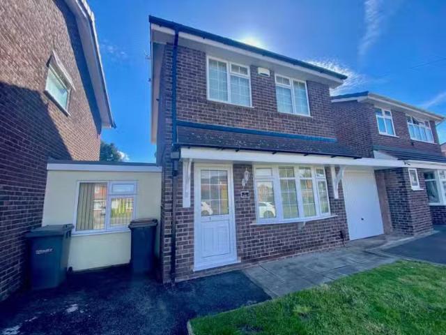 3 bedroom link detached house for rent in Reynolds Road, Bedwo.