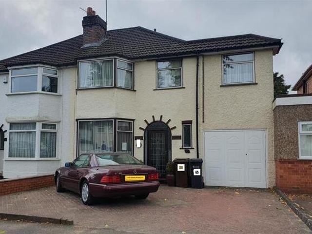 3 Bedroom Link Detached House For Rent In Shirley