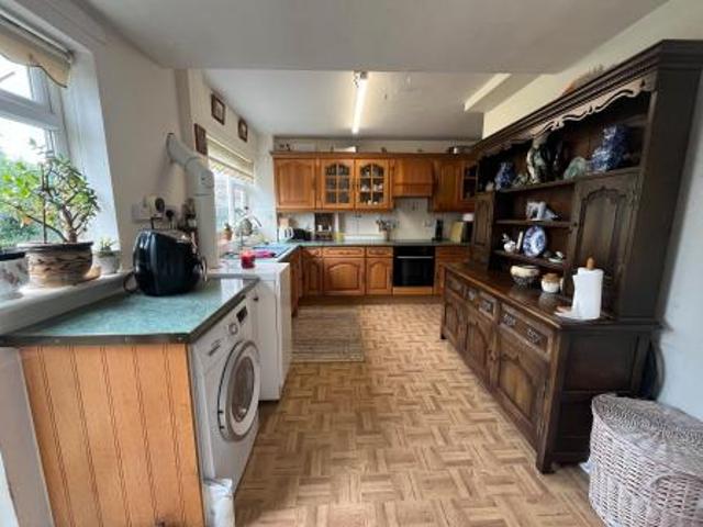 3 bedroom Link detached house Let Agreed