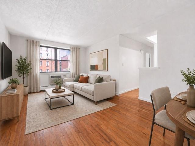 3 bedroom luxury Flat for sale in New York