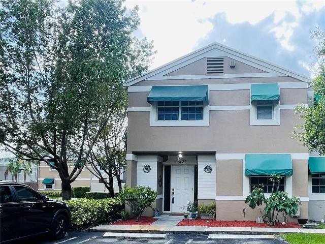 3 bedroom luxury Townhouse for sale in Cooper City, Florida