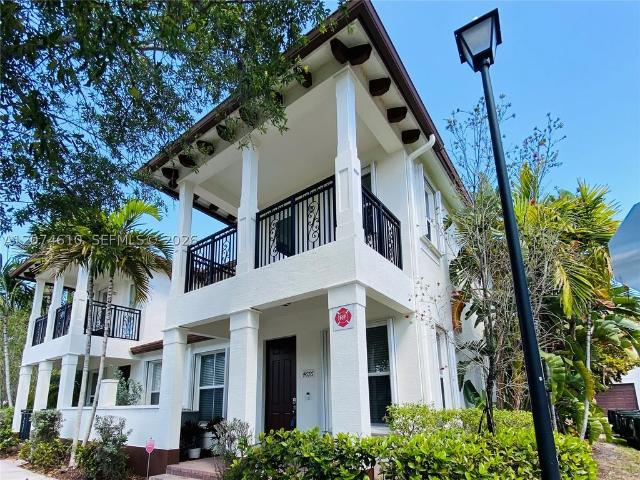 3 bedroom luxury Townhouse for sale in Coconut Creek, Florida