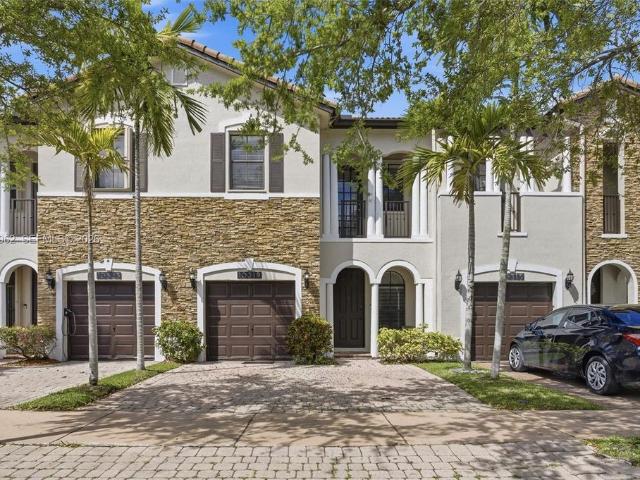 3 bedroom luxury Townhouse for sale in Doral, Florida