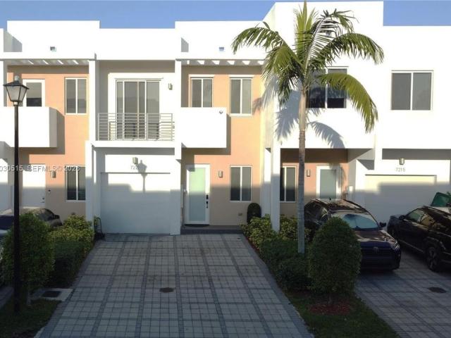 3 bedroom luxury Townhouse for sale in Doral, Florida